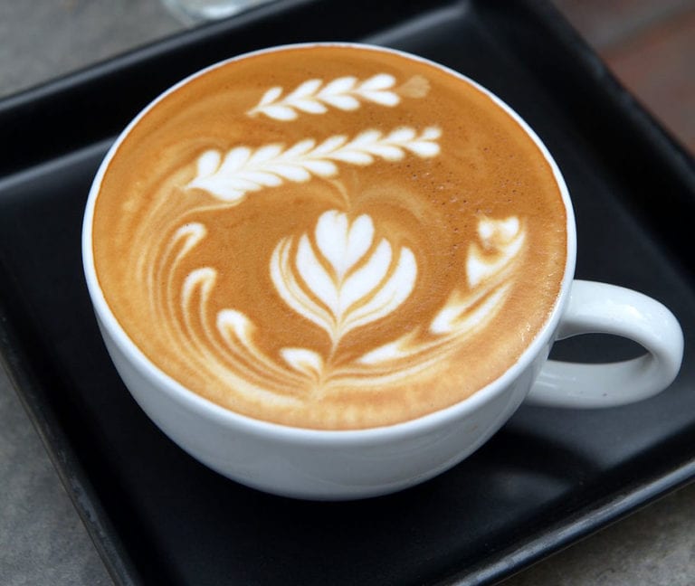 Latte Art Tips: 6 Easy Designs for Beginners (With Pictures) | Corner ...