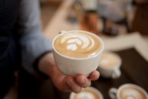 Latte Art Tips: 6 Easy Designs for Beginners (With Pictures) | Corner ...