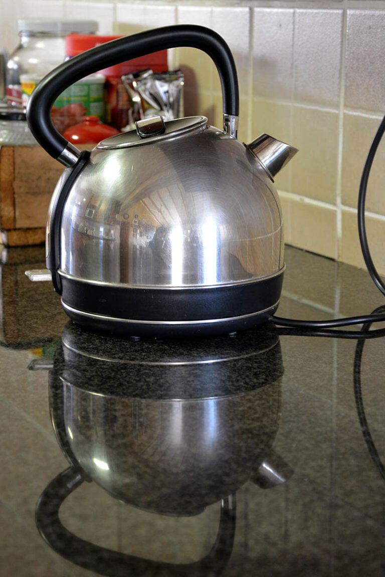 How Does an Electric Kettle Work? Easy Guide | Corner Coffee Store