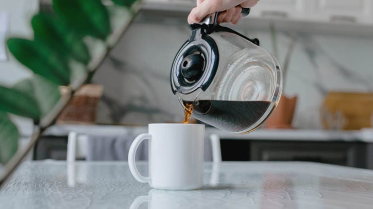 How Much Caffeine Is in Brewed Coffee? Facts By Brewing Method | Corner ... How Much Caffeine Is in Brewed Coffee? Facts By Brewing Method | Corner ...